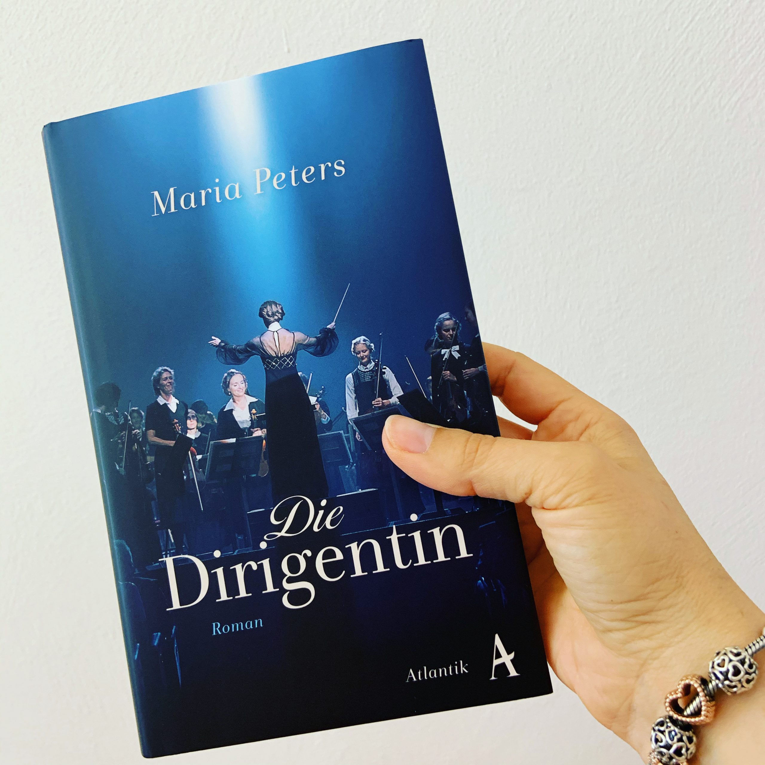“Die Dirigentin” von Maria Peters